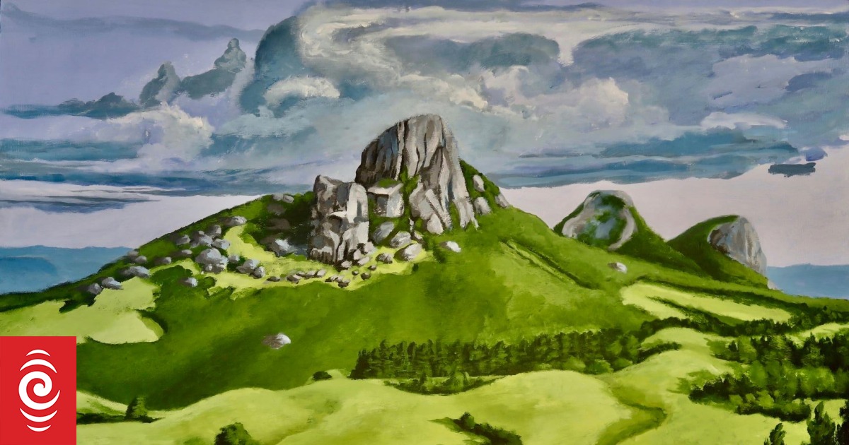 Ian Mune finds and paints his "lost" maunga | RNZ
