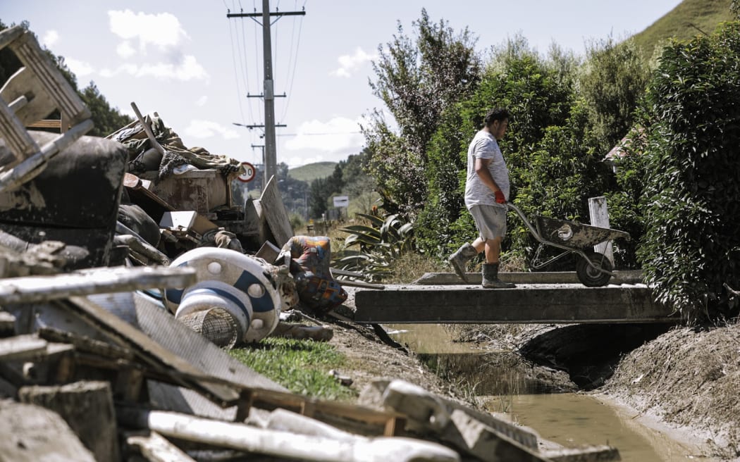 In photos: Cyclone Gabrielle clean up continues | RNZ News