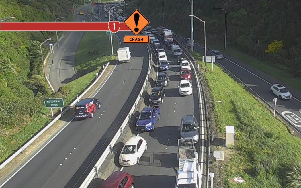SH1 closed north of Wellington after crash involving multiple vehicles ...