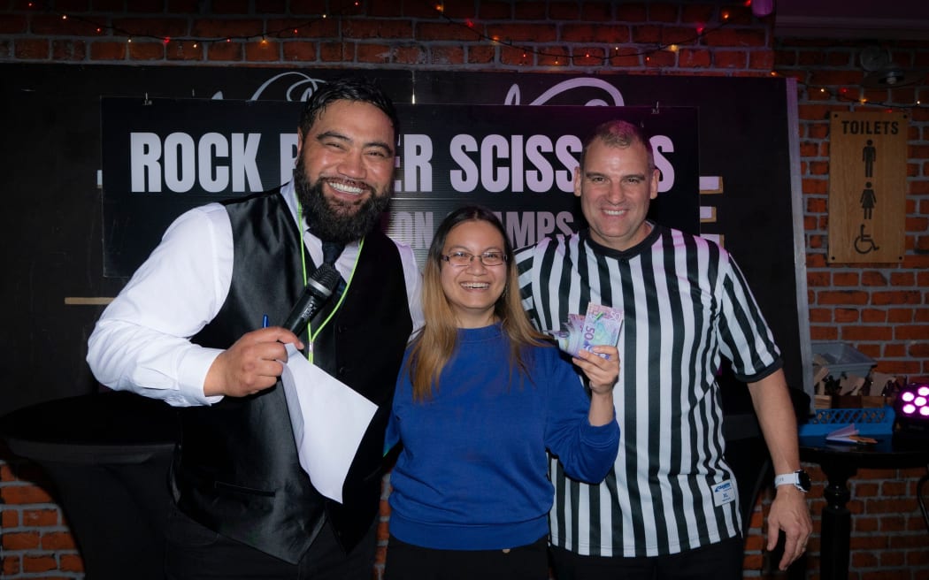 Rock, paper, scissors, winner! Fast-fingered champ takes home $1000 ...
