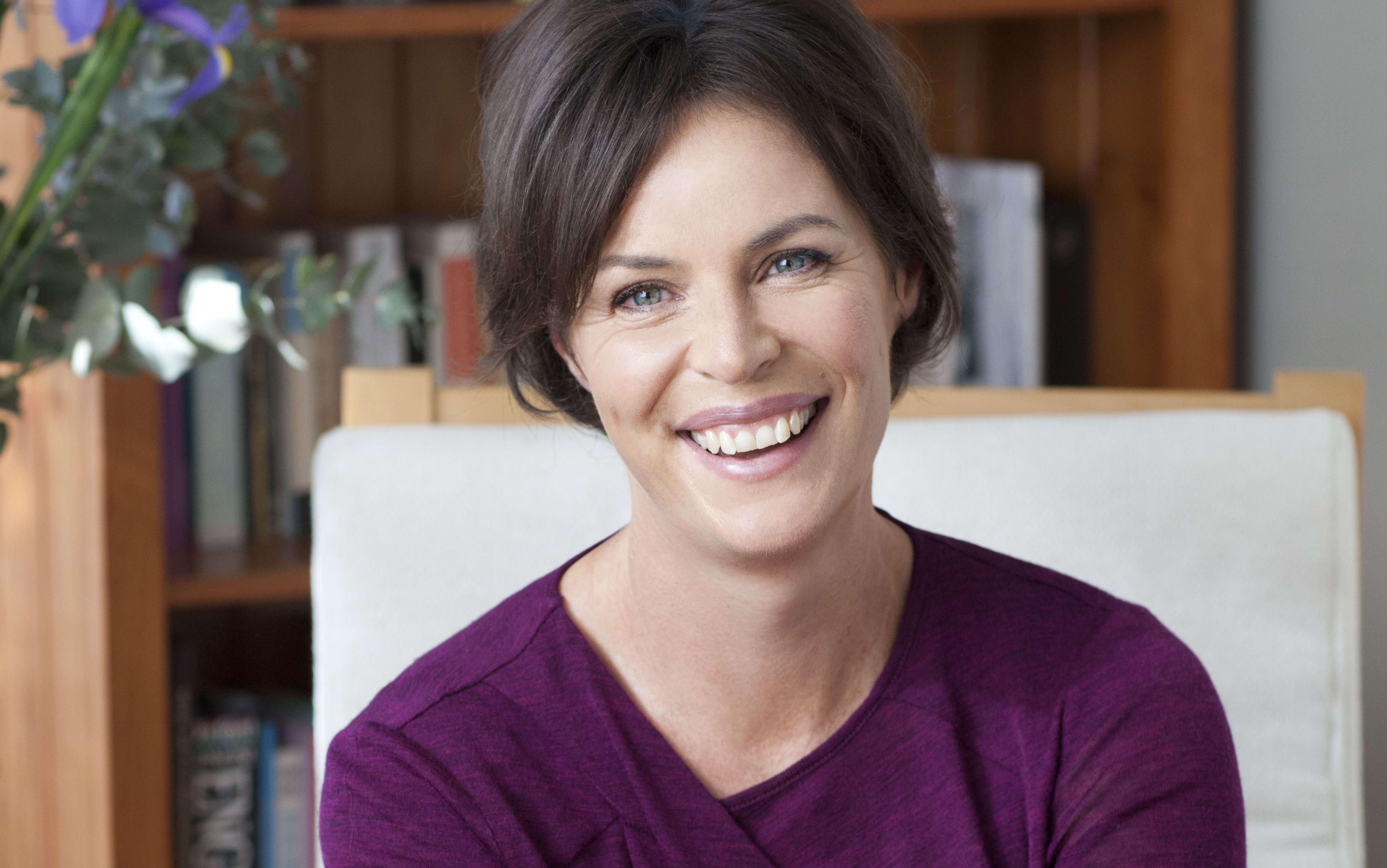 Sarah McKay: changes in the female brain | RNZ