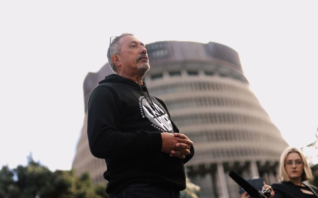 Mental health hikoi: Mike King hands back order of merit medal in ...