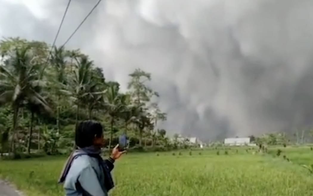 Indonesia evacuates villagers as volcano erupts on Java island | RNZ News
