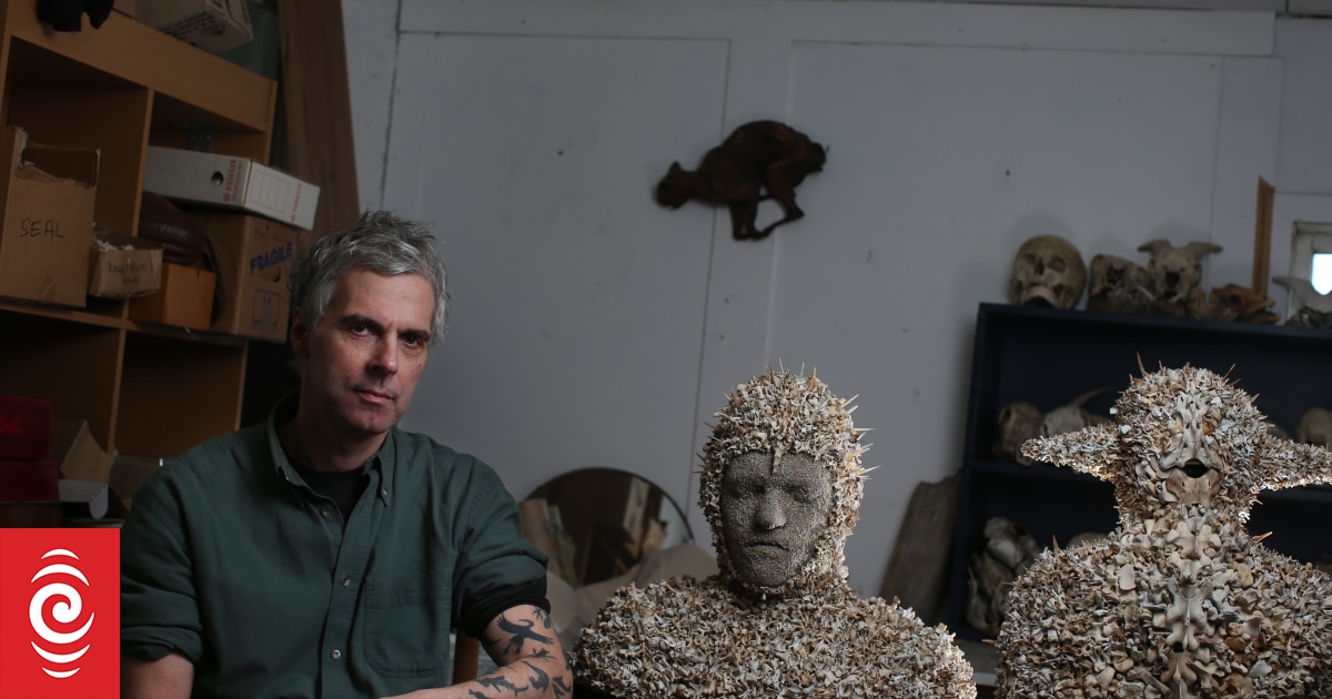 Bruce Mahalski - Bone artist | RNZ