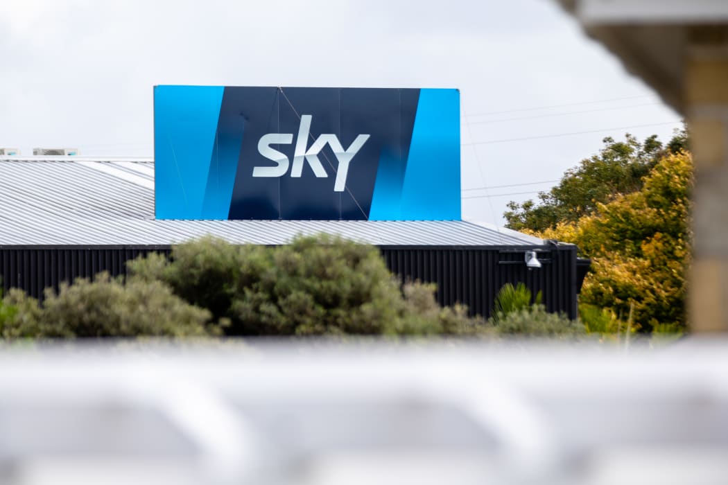 Sky TV recaptures broadcast rights for English Premier League from ...