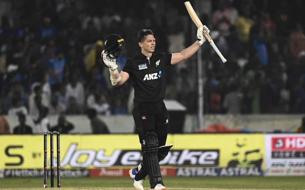 Bracewell does his best in Black Caps defeat | RNZ News