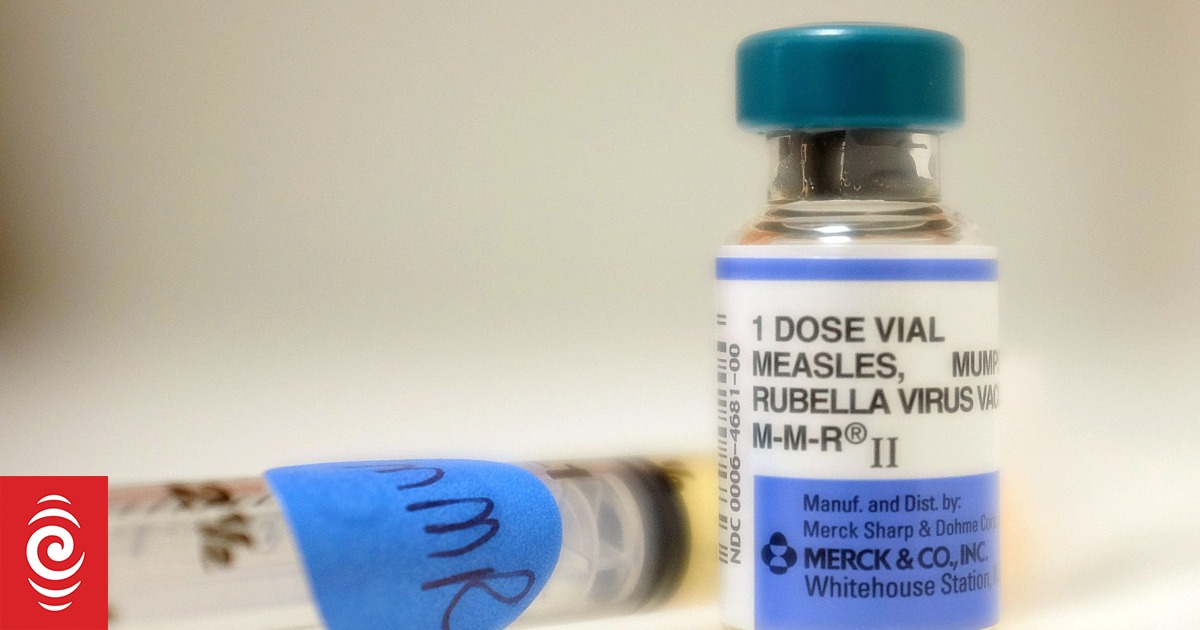 Measles scare leaves 12 quarantined | RNZ News