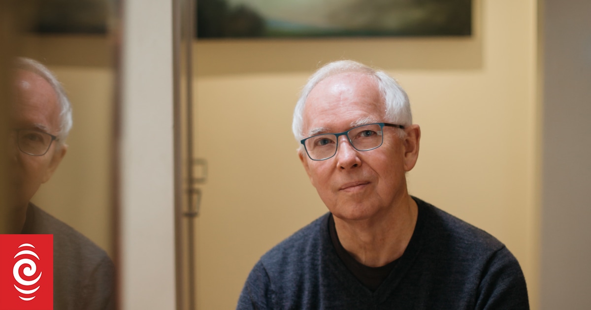 Bill Manhire wows with his new collection | RNZ