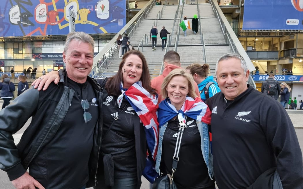 In photos: The fans and the craic - All Blacks v Ireland at the Rugby World Cup | RNZ News