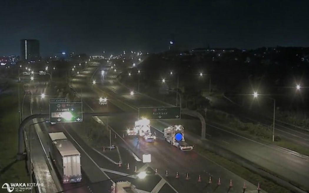 Fatal crash leads to closure of Auckland's Southern Motorway northbound ...
