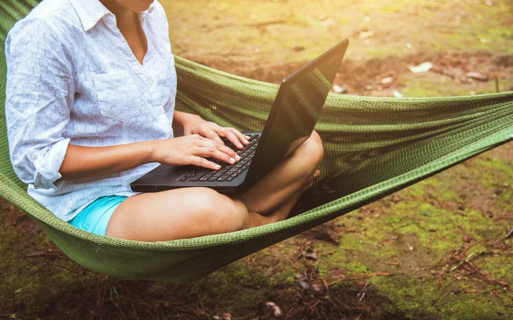 Working from beach: Employees urged to work even more remotely | RNZ News
