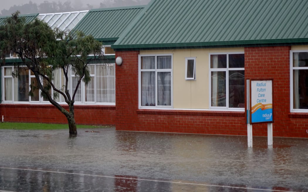 Heavy rain, flooding in Dunedin | RNZ News