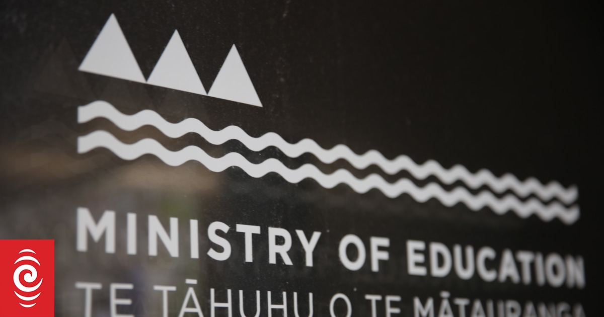 Education system 'needs to change' - summit | RNZ