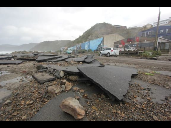 Violent storm pounds Wellington | A Gallery from Midday Report | RNZ ...