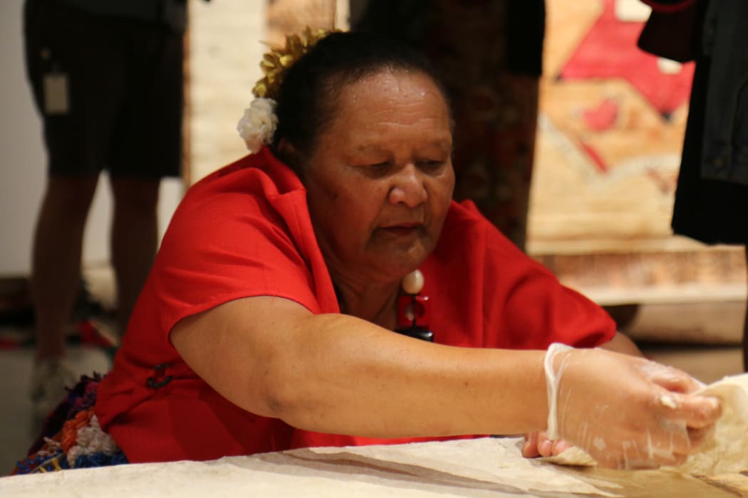 Akomai Heritage hope Tongan ngatu exhibition inspired others | RNZ News