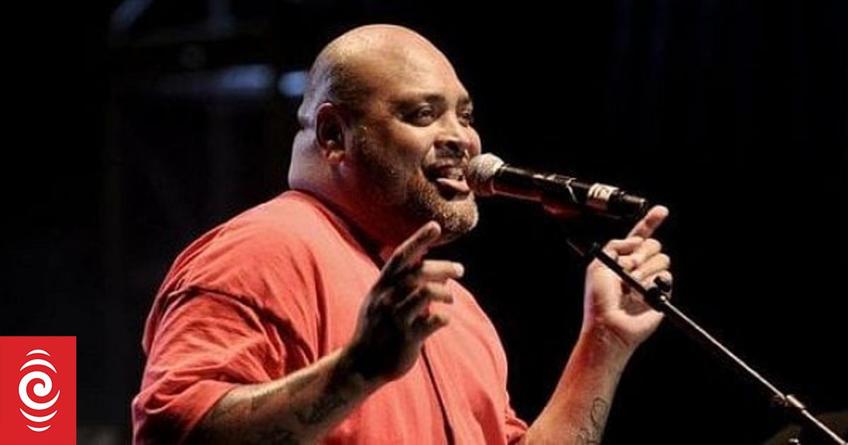 Fiji Veikoso's decades of music celebrated with Pacific award | RNZ News