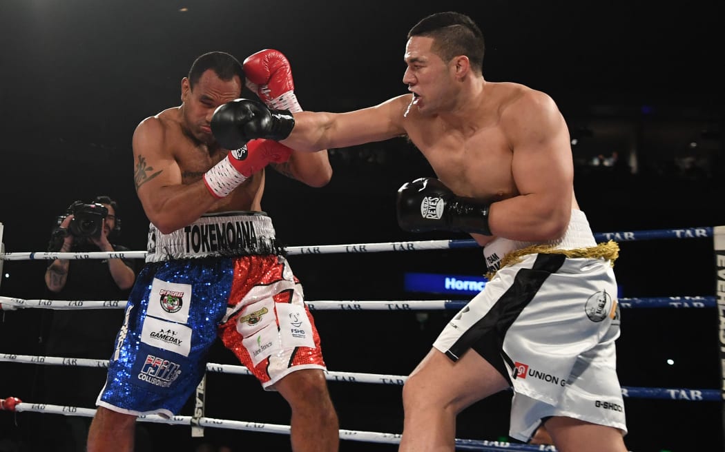 Parker unleashes uppercut to floor Haumono | RNZ News