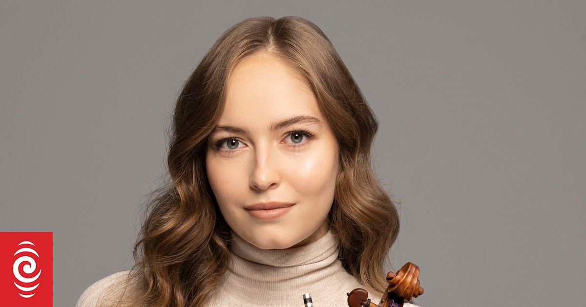 Violinist Geneva Lewis | RNZ