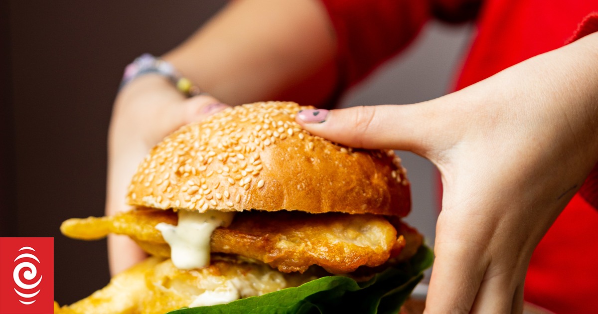 IPA Battered Fish Burgers with Crunchy Pickle & Lemon Tartare | RNZ