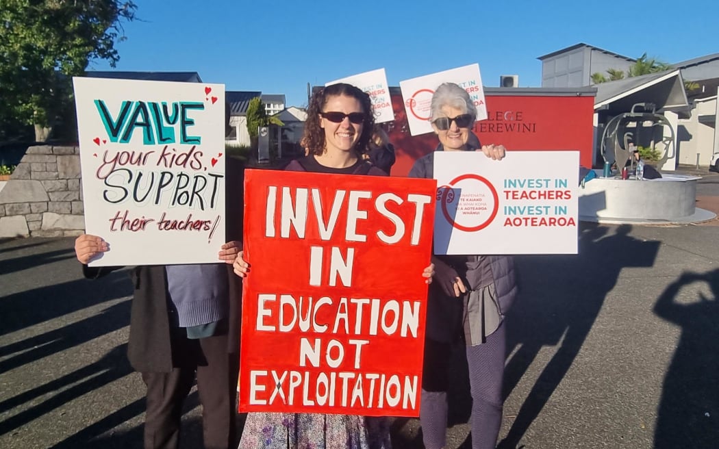 Students to protest in support of teachers amid rolling strikes | RNZ News