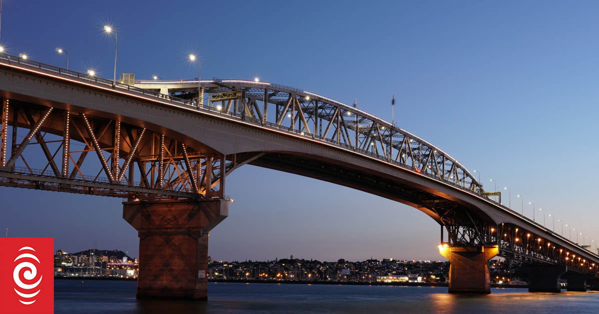 Weather: 'Very real possibility' Auckland Harbour Bridge may close ...