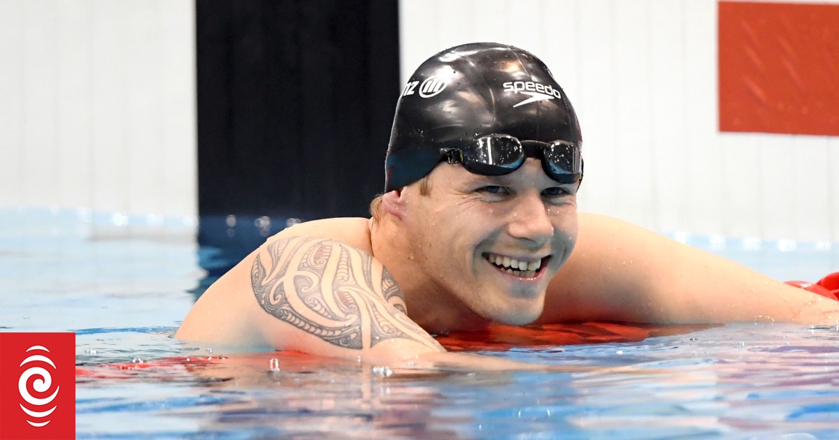 Leslie sets new world mark in winning para swim gold | RNZ News