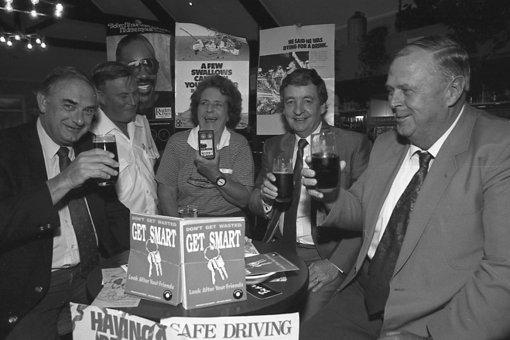 Carterton's first mayor Barry Keys dies | RNZ News