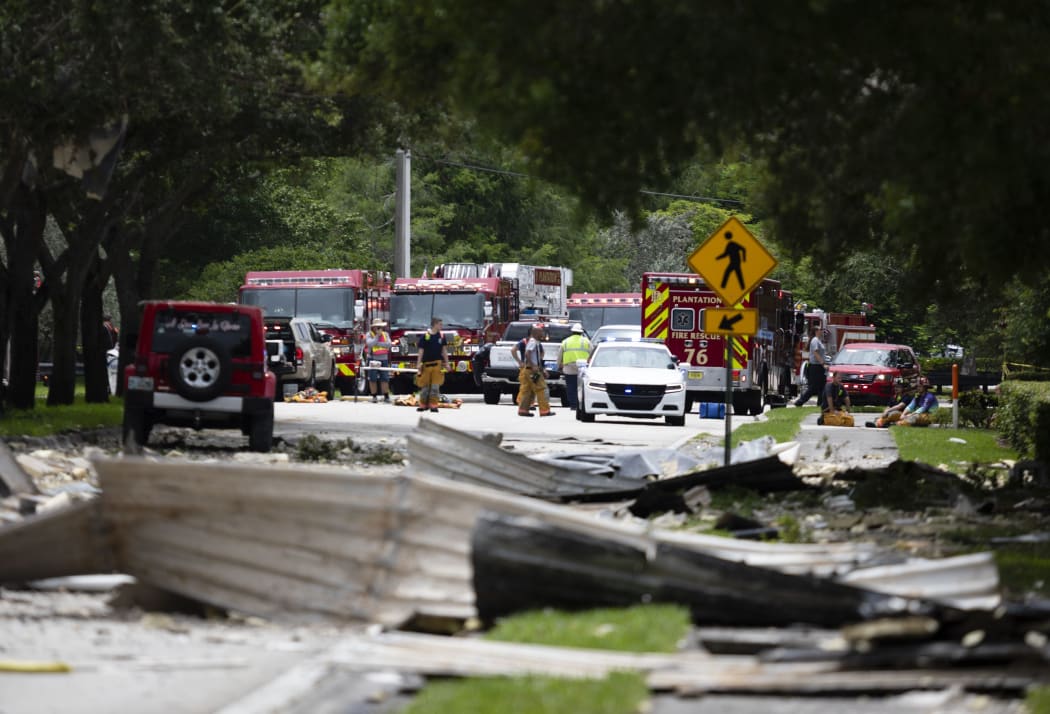Several injured after explosion at Florida shopping mall | RNZ News