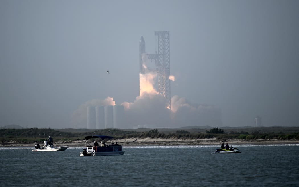 Elon Musk's SpaceX rocket explodes on test flight | RNZ News