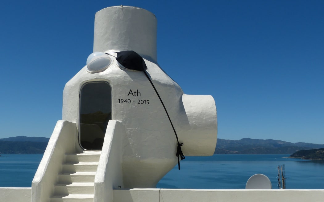 Hundreds farewell Sir Ian Athfield | RNZ News