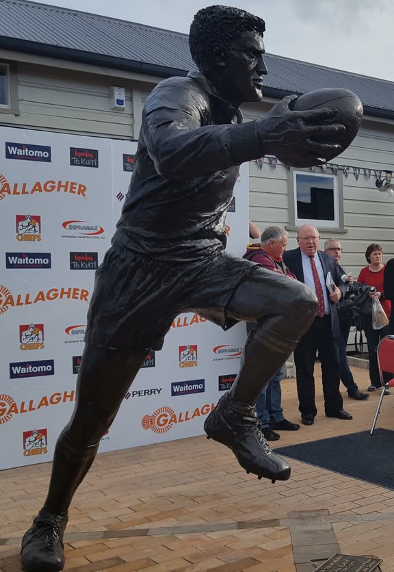 Legendary All Black Sir Colin Meads dies | RNZ News