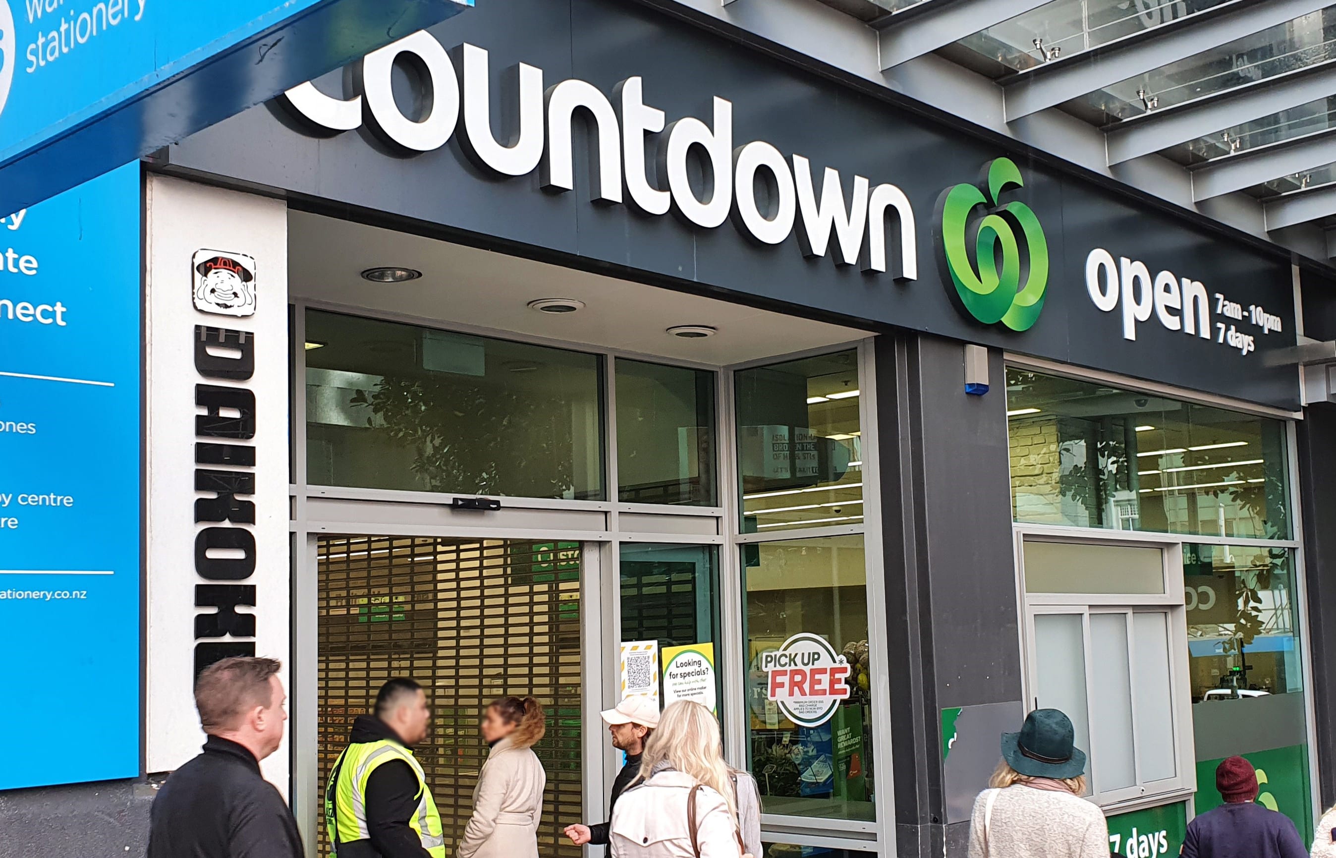 Victoria St Countdown accidentally reopened day after Covid-19 case ...