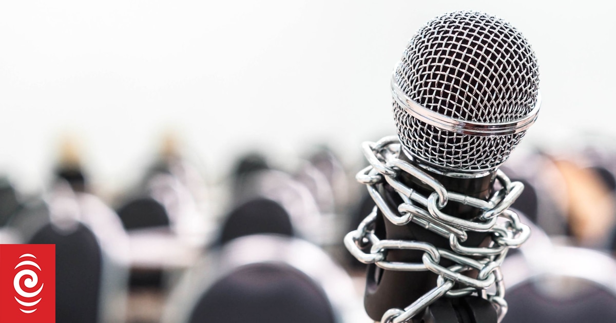 Covid-19: Expert on anti-media sentiment at protests | RNZ