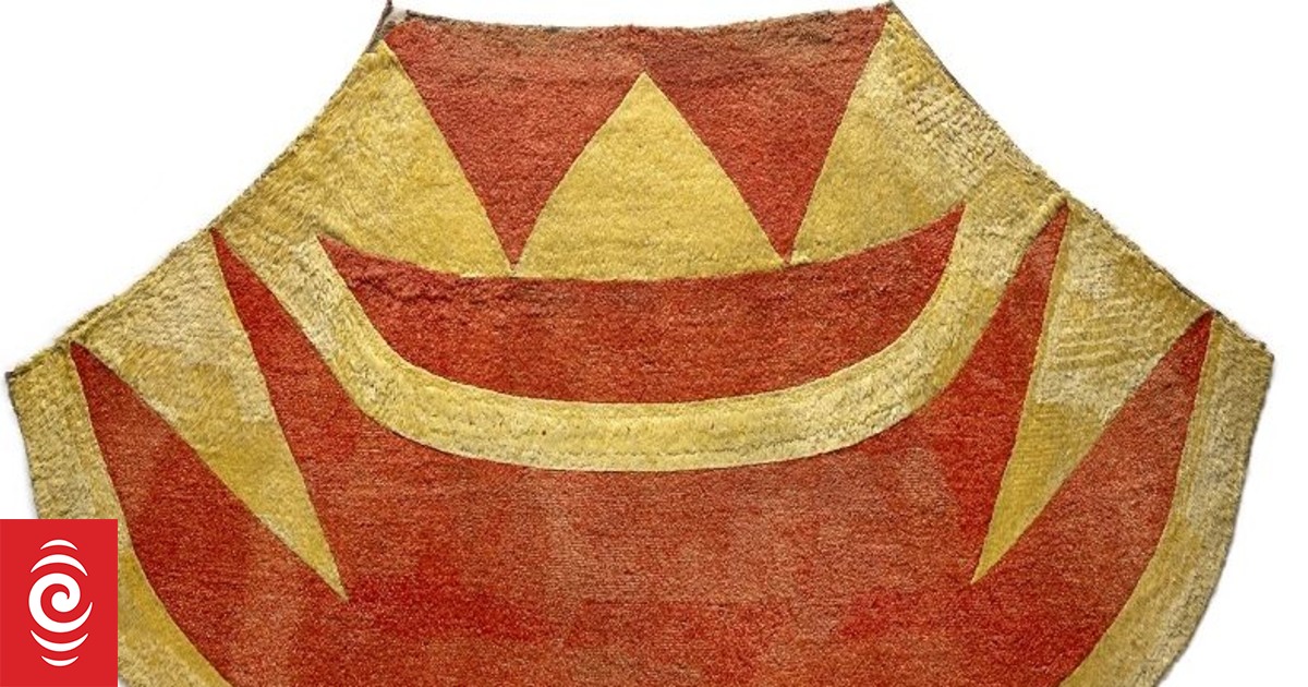 Capt Cook cloak and helmet returning to Hawai'i | RNZ News