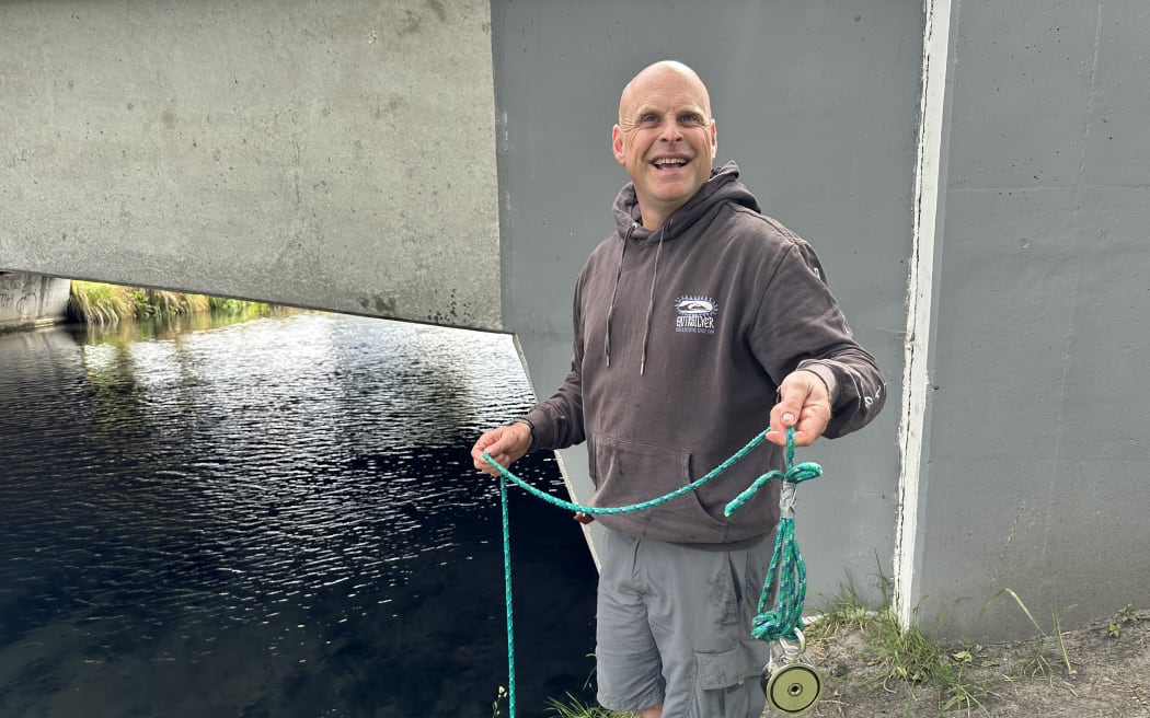 Magnet fishing: Family try their luck at bottom of Avon River | RNZ News