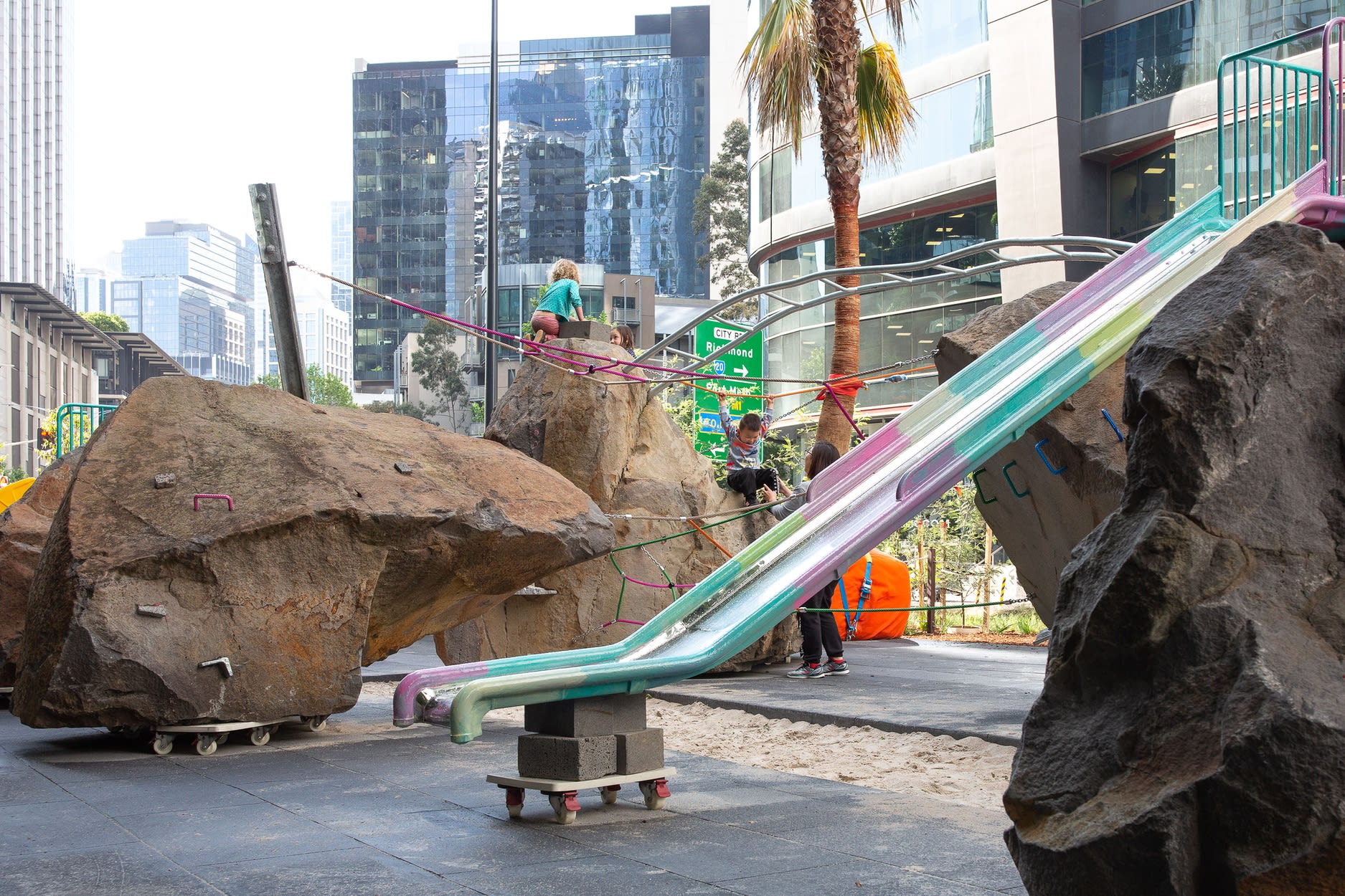 Mike Hewson: the fine art of taking risks | RNZ