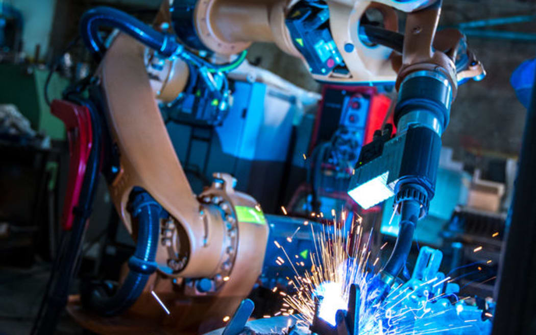 Manufacturing sector employment growing despite tight labour market ...