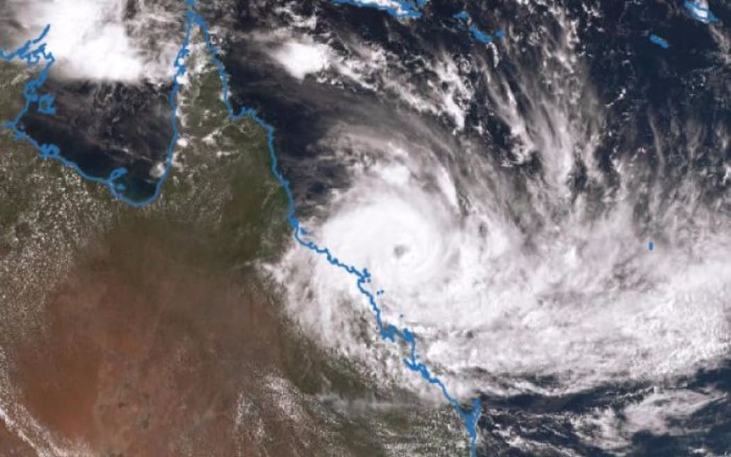 Tropical cyclone Debbie bears down on northern Queensland | RNZ