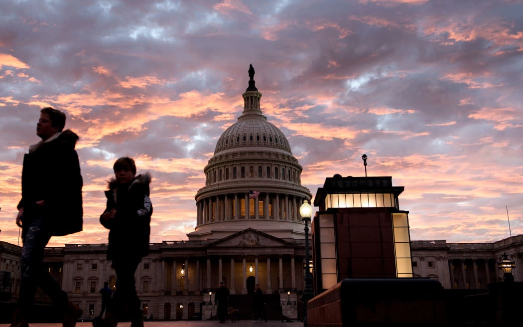 Unscalable wall to be installed around Capitol Building, state of ...