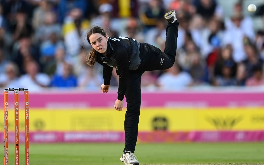 Farcical finish to White Ferns first ODI against the Windies | RNZ News