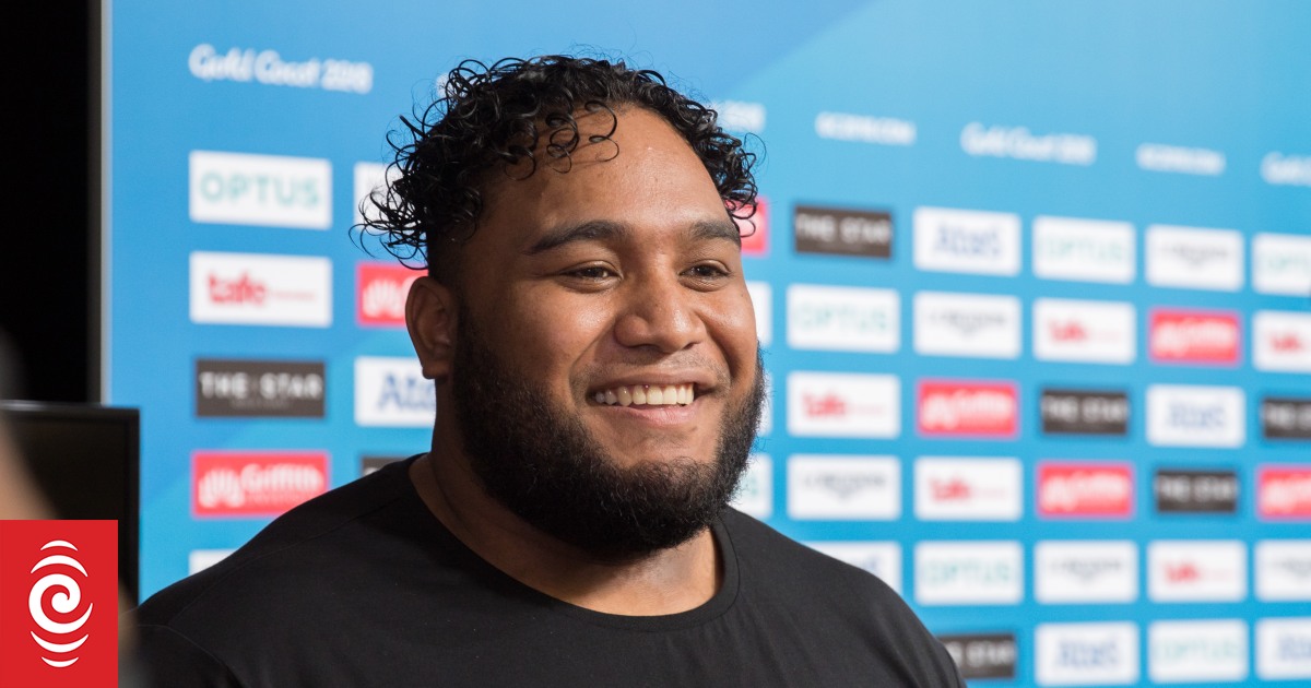 David Liti wins weightlifting gold and sets Games record | RNZ News