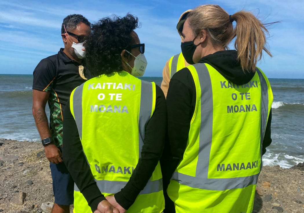 Rāhui spreads along coast in shellfish 'crisis' | RNZ News