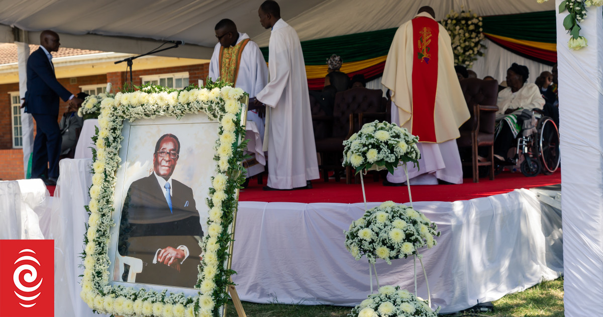 Robert Mugabe, former Zimbabwe president, buried in home town | RNZ News