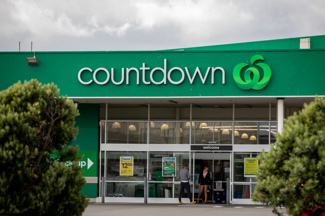 Covid-19: Countdown cans restrictions on goods for now | RNZ News