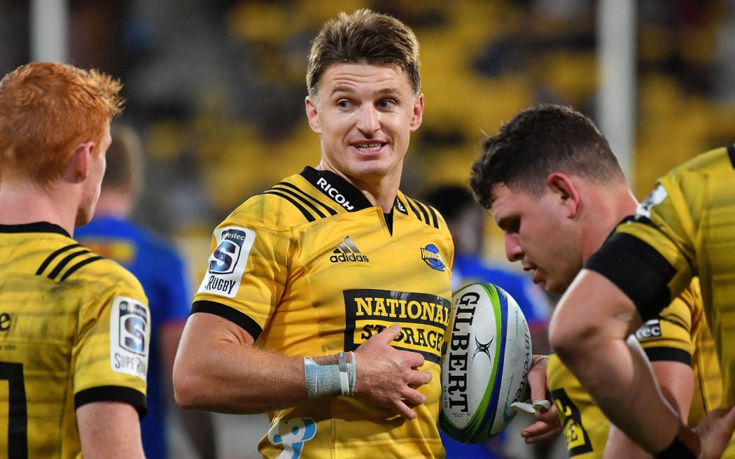 Beauden Barrett plays a big part in Hurricanes win over Sharks | RNZ News