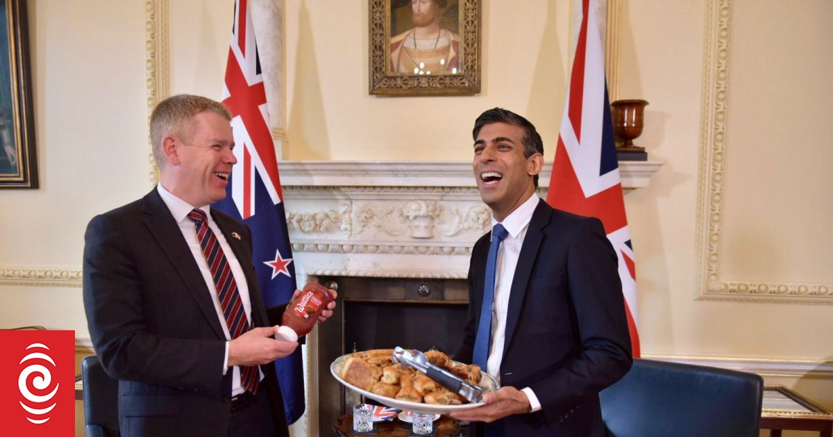 Hipkins, Sunak share a sausage roll at No. 10 Downing Street | RNZ News