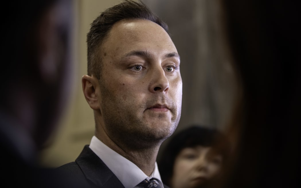 Hipkins defends Labour's handling of Halbert concerns | RNZ News