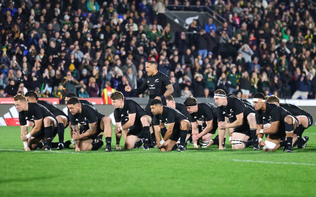 Te Matatini gifts a trilingual waiata to New Zealand Rugby | RNZ News