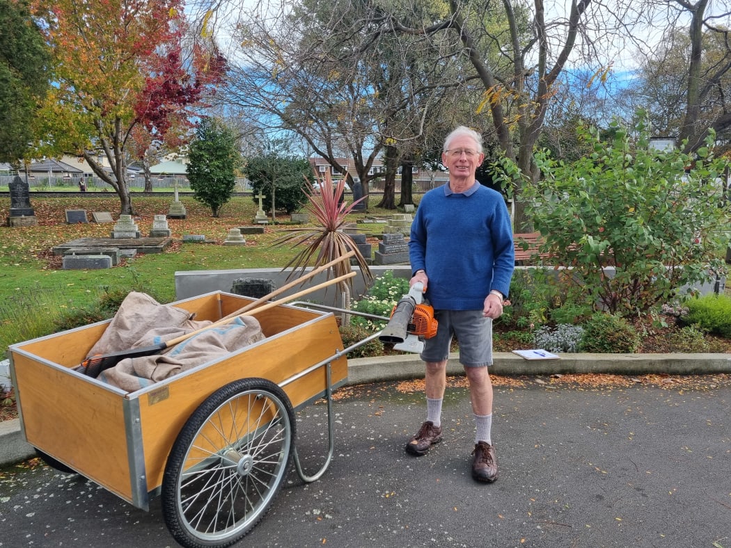 Community cemeteries running out of volunteers, staff | RNZ