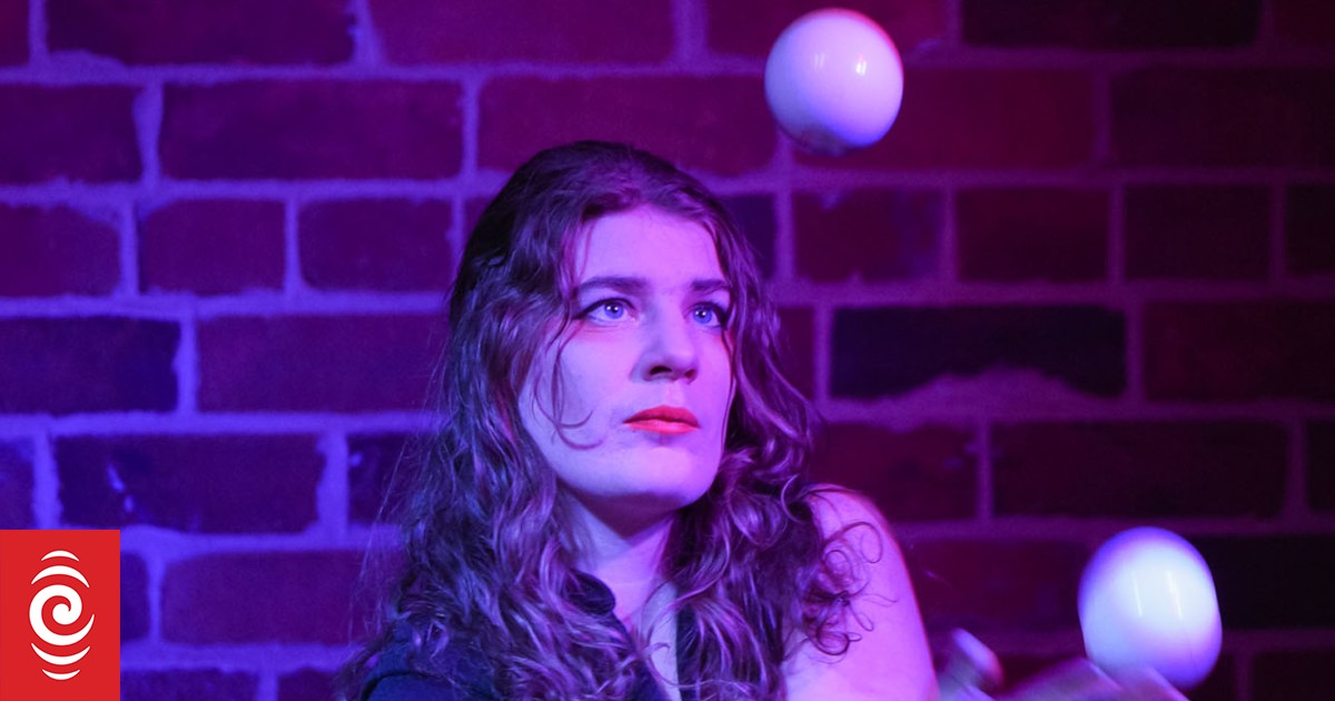 Star Dust - a celebration of cabaret and circus | RNZ